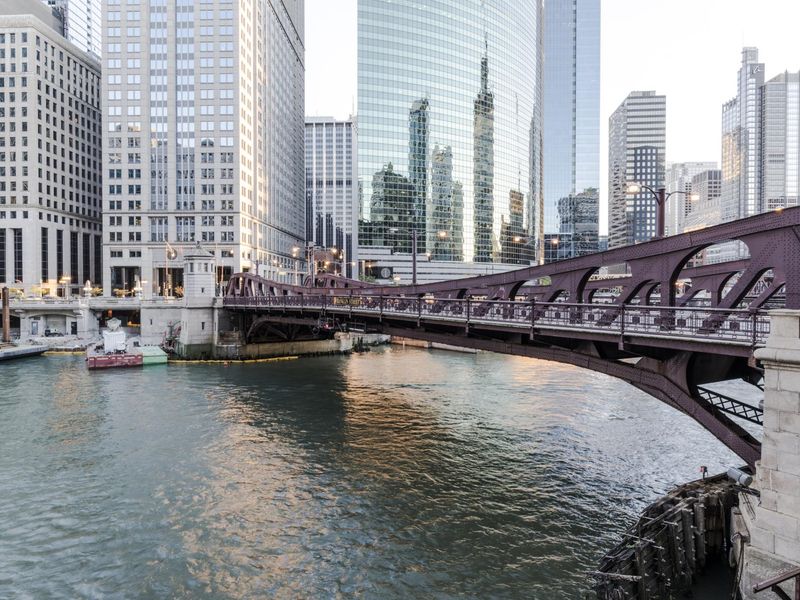 Chicago, Illinois: Skyscrapers Cityscape HDRi Maps and Backplates
