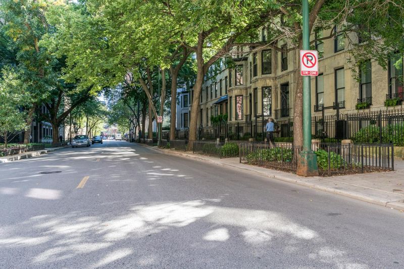 Chicago Residential Road: Classic Architecture HDRi Maps and Backplates