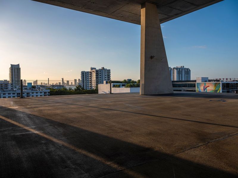 City Life in Florida: Urban Landscape HDRi Maps and Backplates