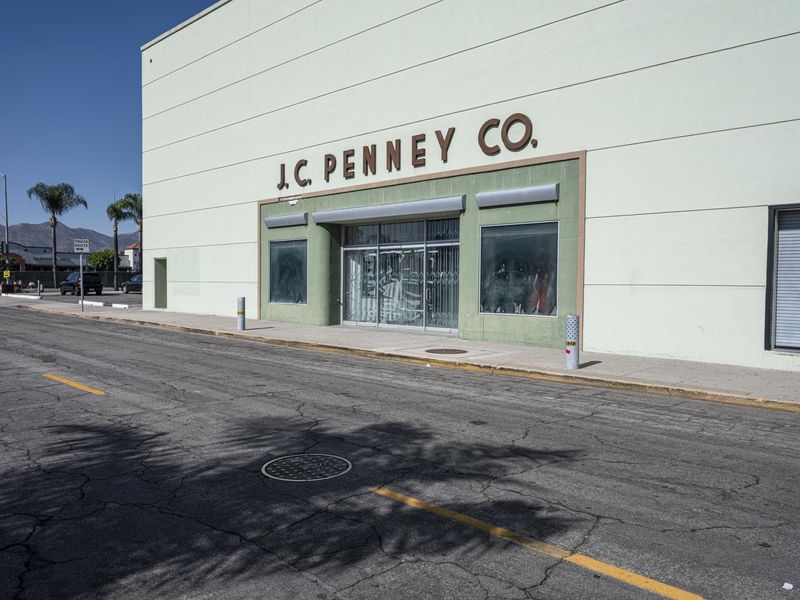 City Life in Los Angeles: Exploring Storefronts HDRi Maps and Backplates