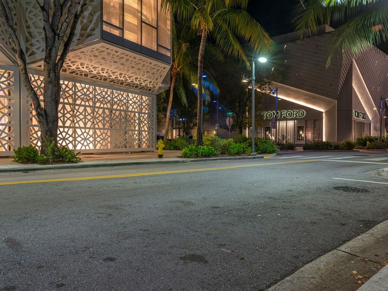 City Life in Miami: Storefronts and Streetlights on Display HDRi Maps ...