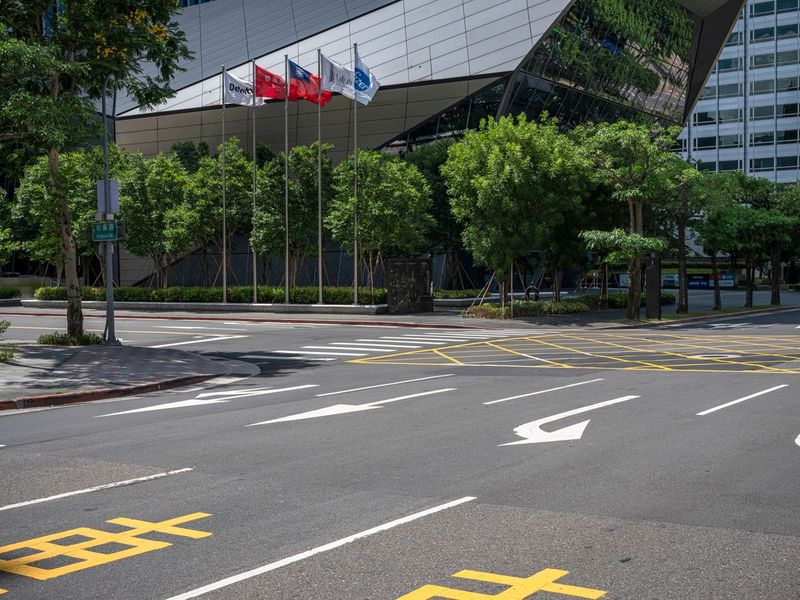 City Life in Taipei, Taiwan - Modern Architecture and Urban Design HDRi ...