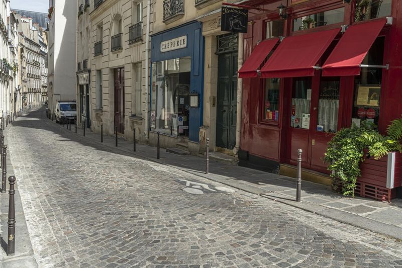 Classic Architecture in Paris, France HDRi Maps and Backplates