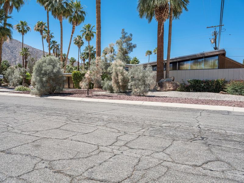 Clear Sky and Modern Architecture in a Low Home HDRi Maps and Backplates