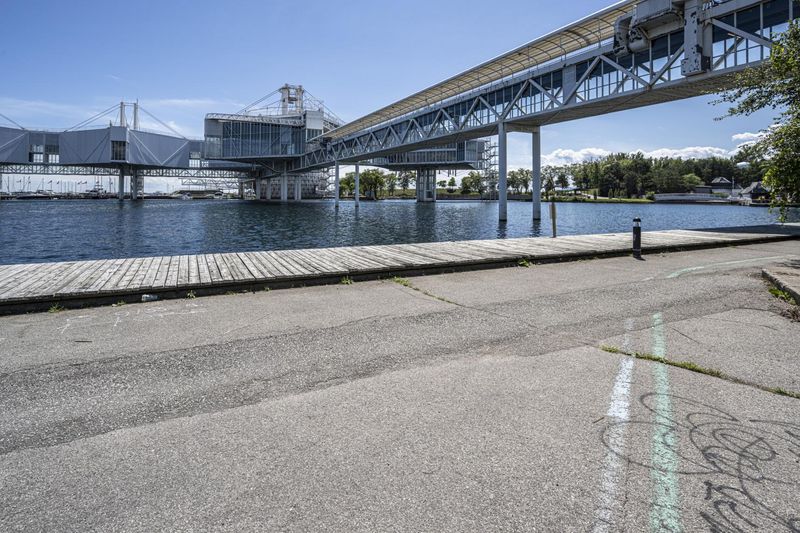 Coastal Cityscape: Toronto's Water Reflections HDRi Maps and Backplates