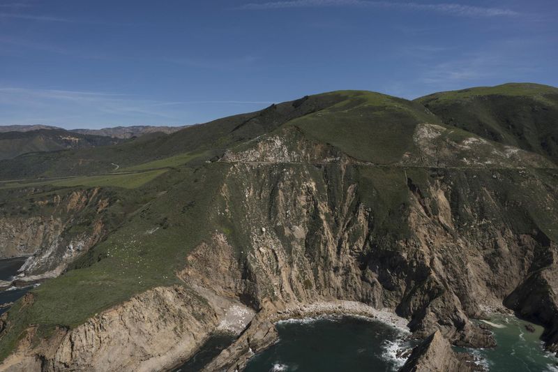 Coastal View: Ocean Cliffs and Contrails HDRi Maps and Backplates
