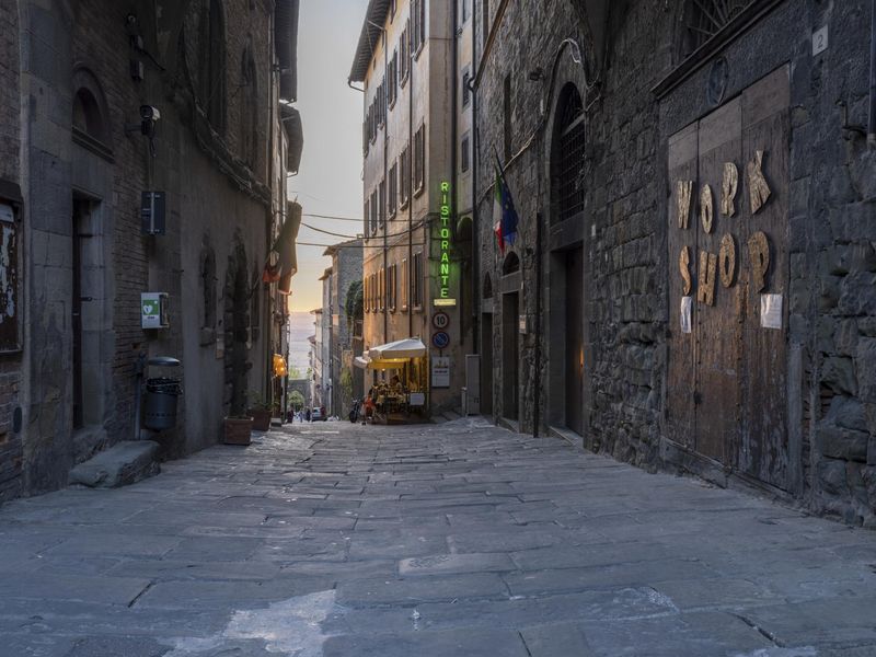 Cobble Stoned Alley in Tuscany, Italy HDRi Maps and Backplates