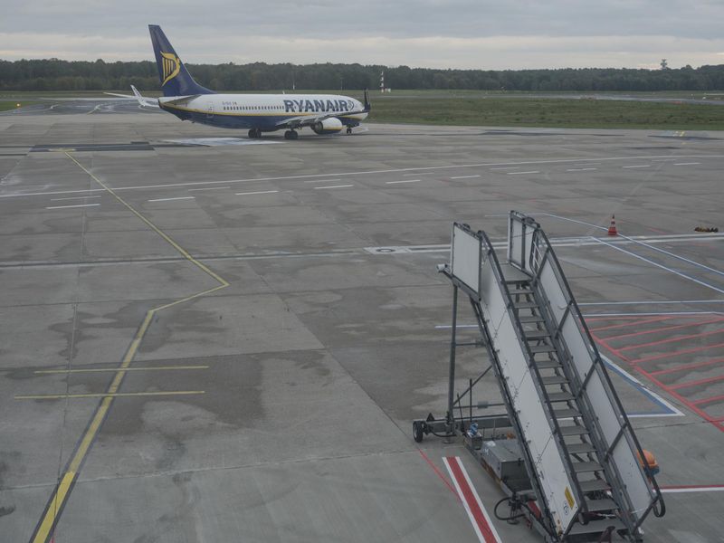 Cologne Airport: Elevated Runway View HDRi Maps and Backplates