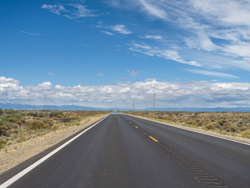 Colorado Asphalt: Clear Sky and Majestic Mountains HDRi Maps and Backplates