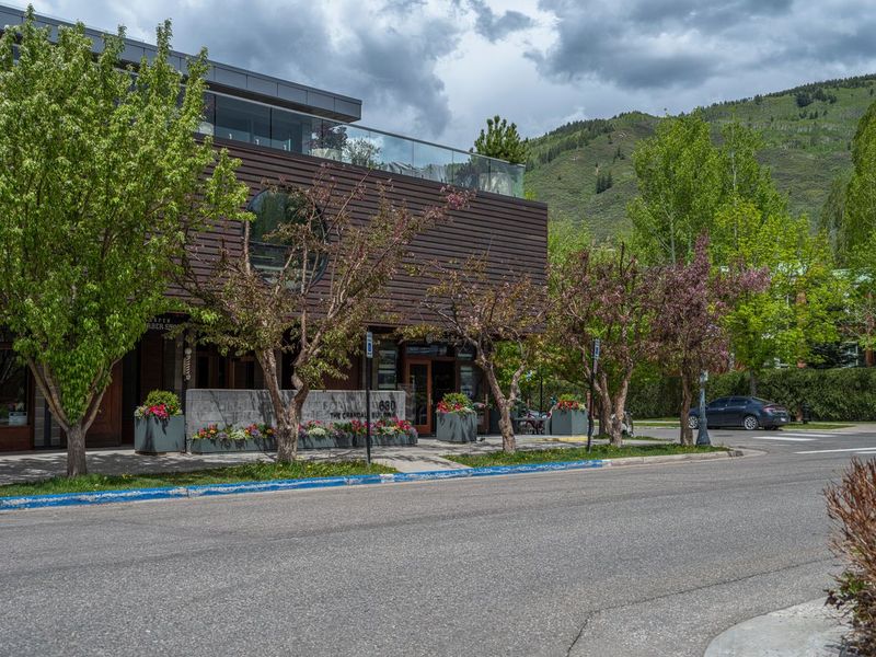 Colorado Modern Architecture and City Life HDRi Maps and Backplates