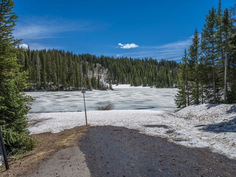 Colorado Mountain Road: Snow and a Frozen Lake - HDRi Maps and Backplates
