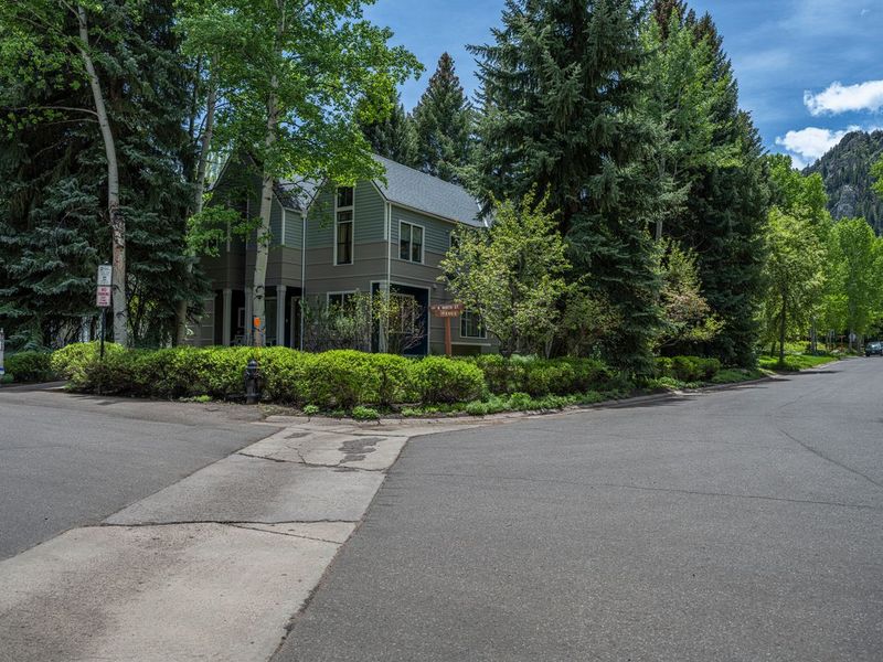 Colorado Suburban Neighborhood with Asphalt Roads HDRi Maps and Backplates