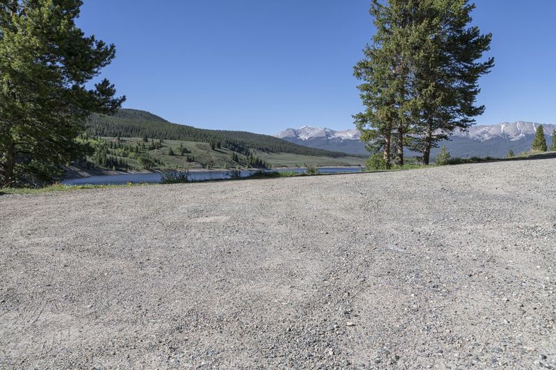 Crested Butte Road: Lake View and Nature