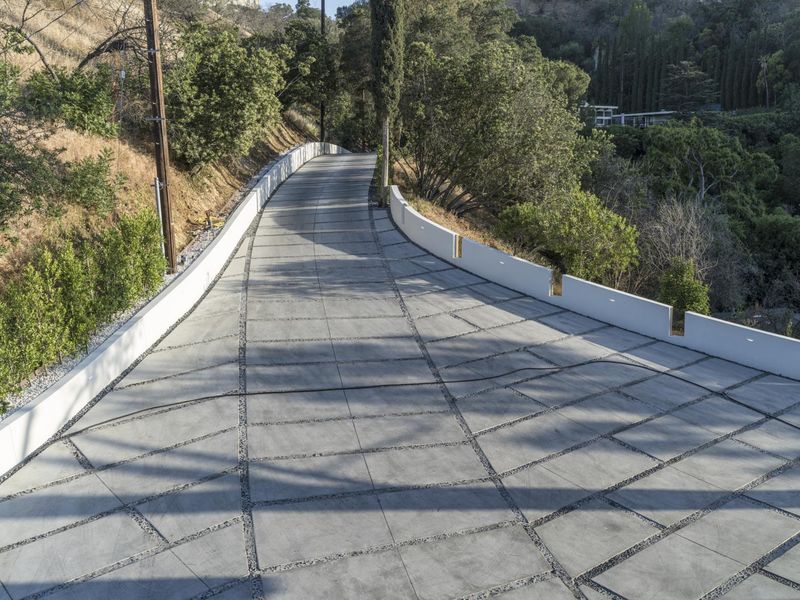 Curved Walkway in Los Angeles, California, USA HDRi Maps and Backplates