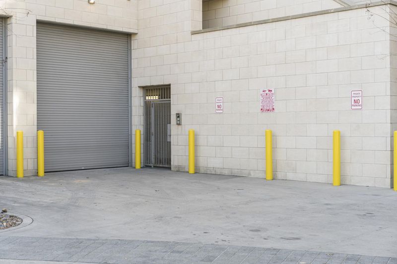 Dallas Urban Building with Yellow Concrete HDRi Maps and Backplates