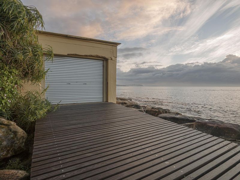 Dawn: Horizon over Water HDRi Maps and Backplates