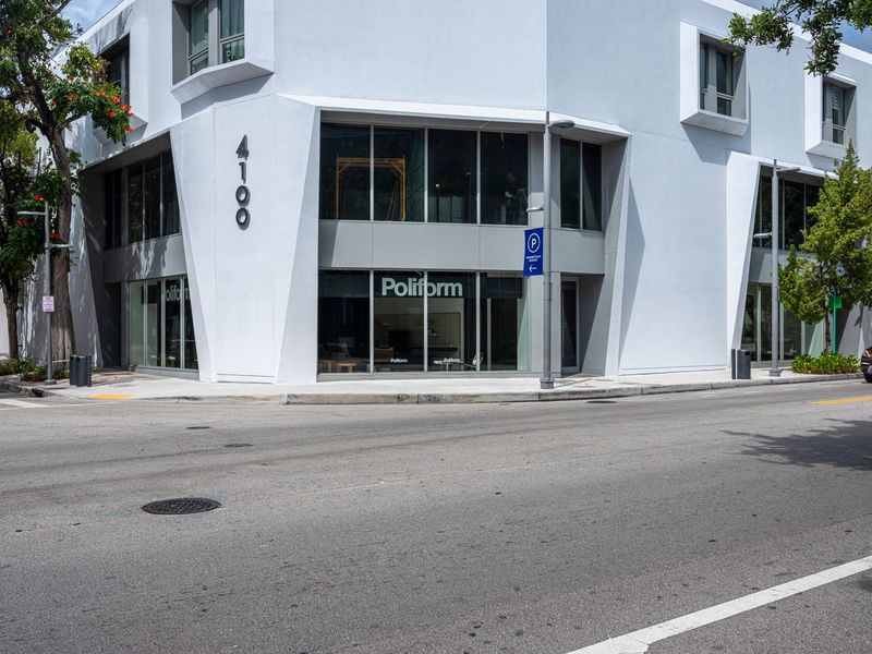Daytime in Miami: Storefront Shopping HDRi Maps and Backplates