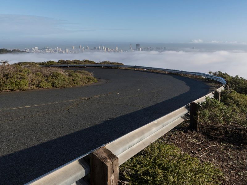 Daytime Road Curve in San Francisco HDRi Maps and Backplates