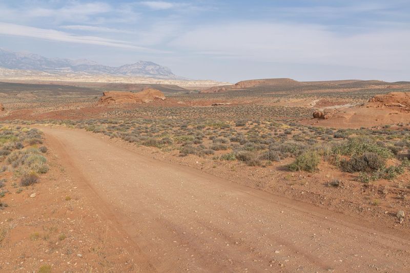 Desert Plain in Utah: Red Rock and Mountain Views HDRi Maps and Backplates
