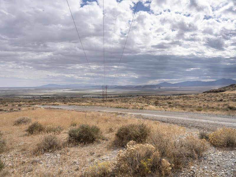 Dirt Road Utah Desert Mountain HDRi Maps and Backplates