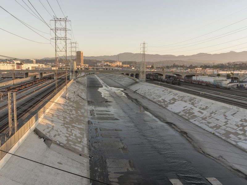 Los Angeles at Dawn: Urban Reflections HDRi Maps and Backplates
