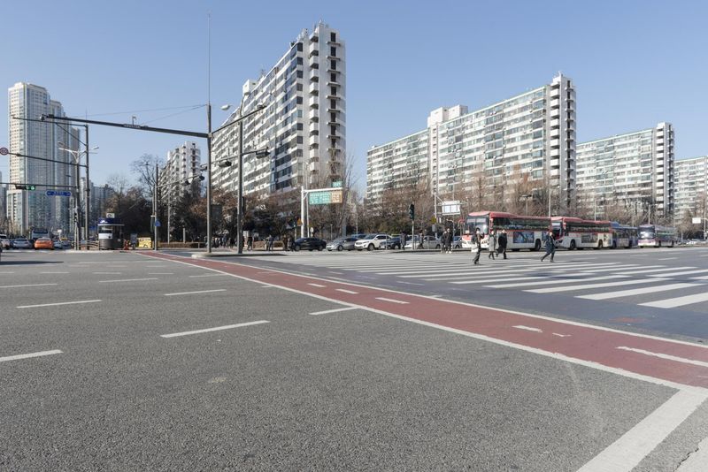 Empty Intersection in Songpa-gu, Seoul, South Korea HDRi Maps and ...
