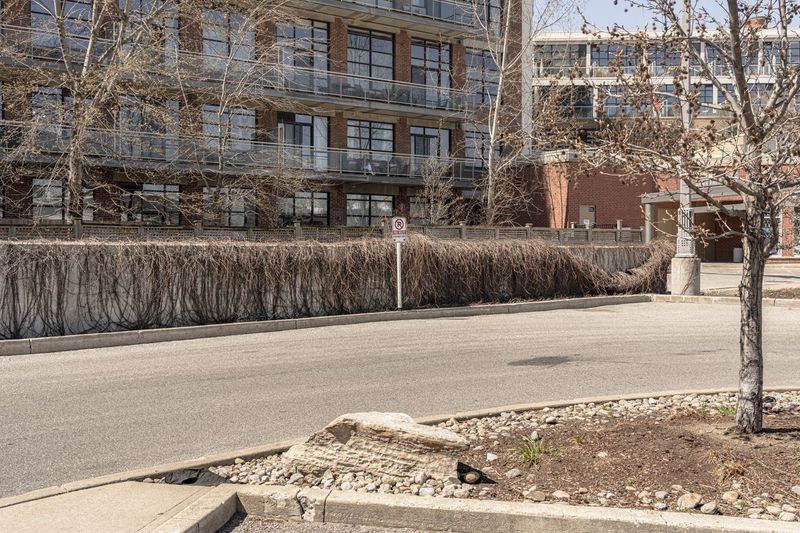 Empty Intersection in Toronto, Ontario HDRi Maps and Backplates