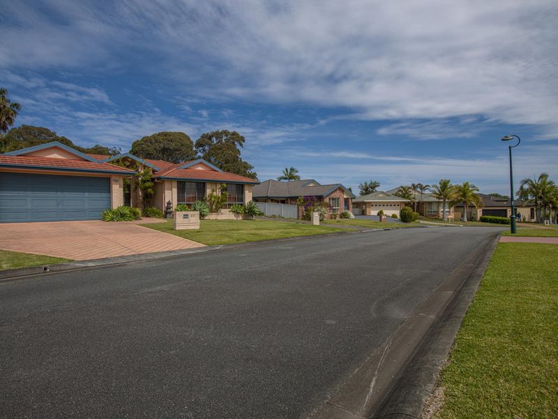 Empty Residential Street in Suburban Neighborhood HDRi Maps and Backplates