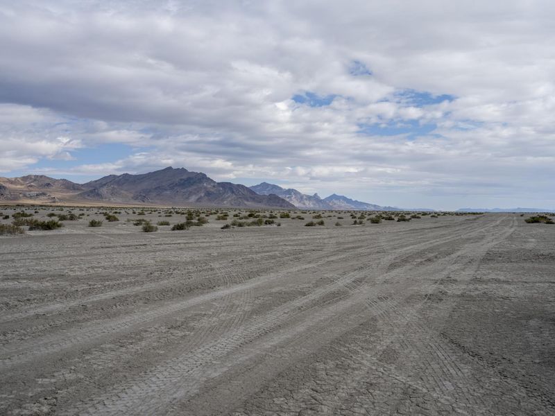 Endless Dirt Road in Utah High Desert HDRi Maps and Backplates