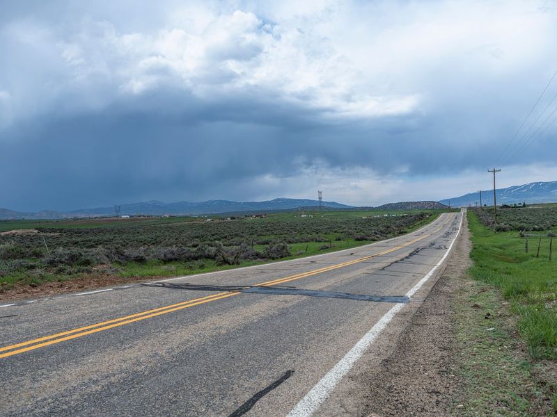Endless Road in Utah, USA: Exploring the Beauty of American Agriculture ...