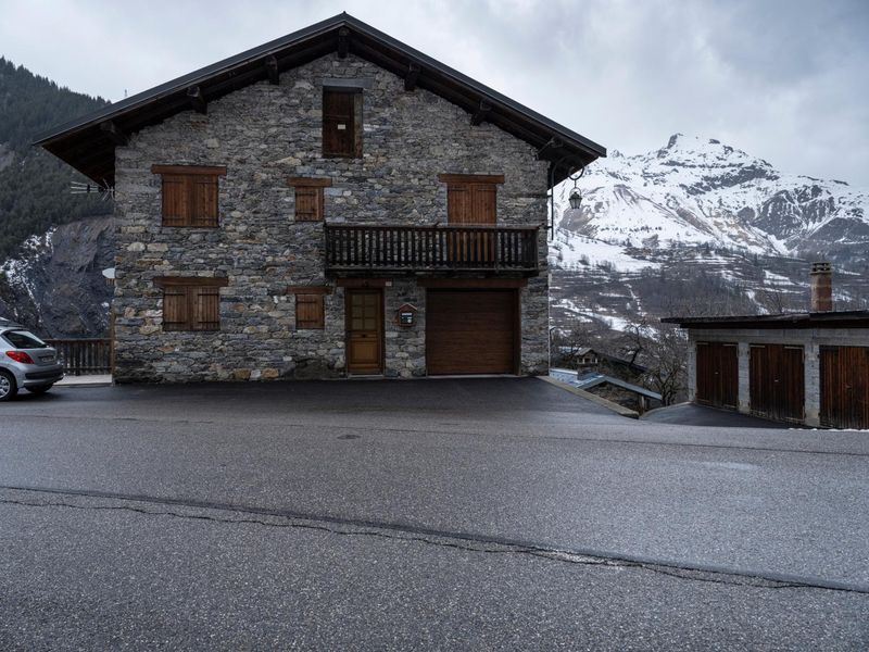 French Alps Mountain House in Snow-Capped Landscape HDRi Maps and ...