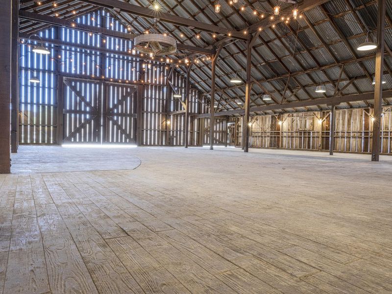 High-Profile Barn Interior in California HDRi Maps and Backplates
