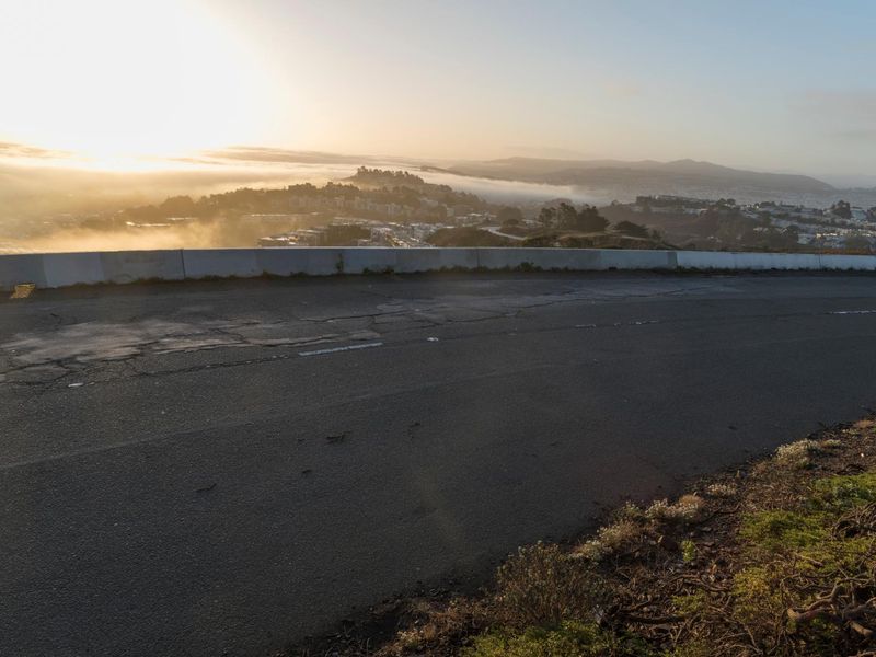 Highway Curve in San Francisco: Clear Sky Ahead HDRi Maps and Backplates