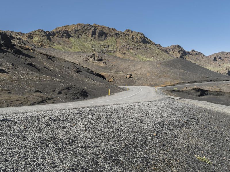 Iceland's Majestic Mountain Range: A Profile Against a Clear Sky - HDRi ...
