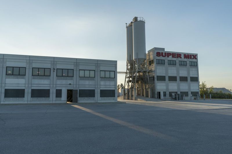Industrial Factory Building in Chicago, Illinois HDRi Maps and Backplates