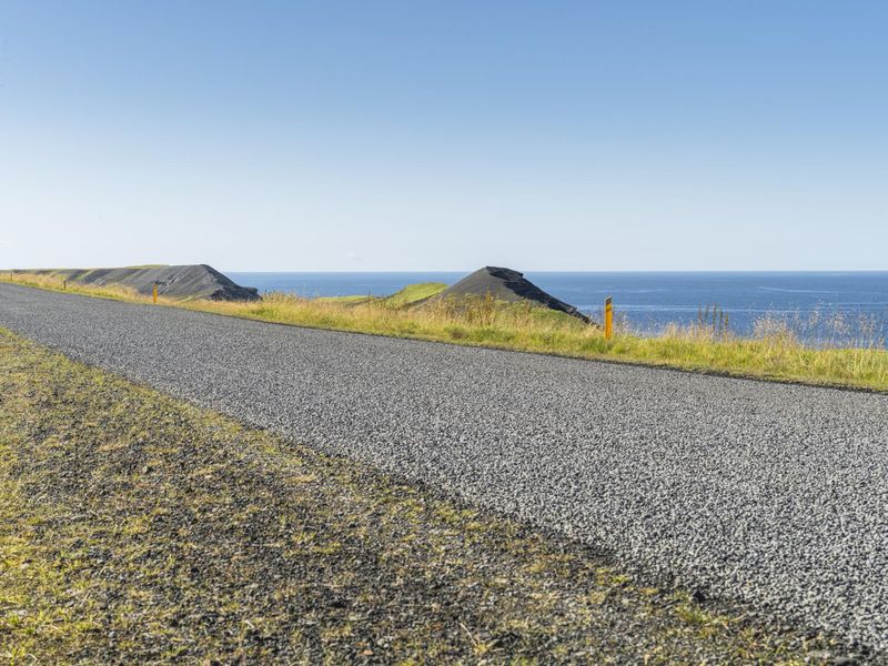 Island Horizon: Clear Sky and Calm Waters HDRi Maps and Backplates