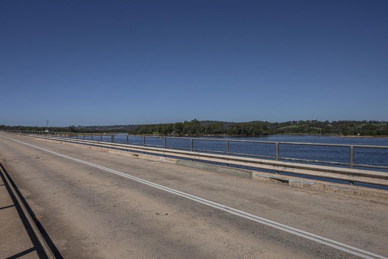 Lake Horizon: Azure Skies Reflecting on the Water HDRi Maps and Backplates