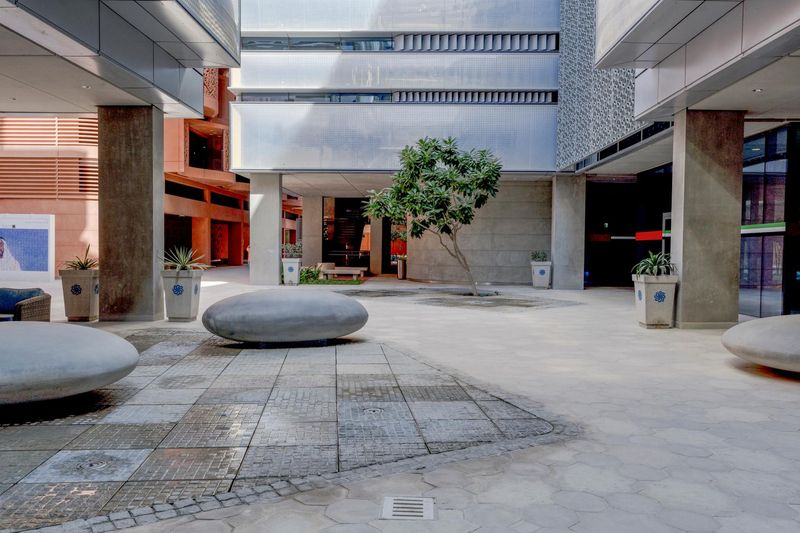 Large Building Atrium in Abu Dhabi HDRi Maps and Backplates