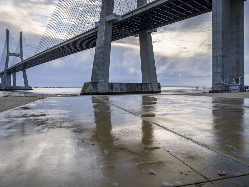 London Bridge: A European Composite on the Coastline HDRi Maps and ...