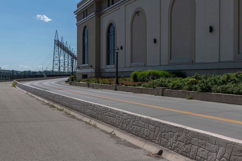 Lone Bird on Asphalt Road near Niagara Falls HDRi Maps and Backplates