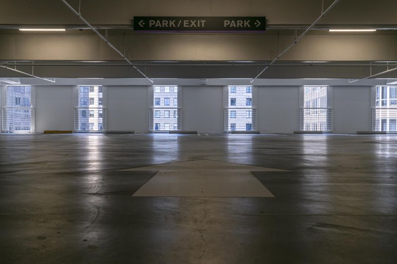 Los Angeles Architecture: Modern Building with Open Space and Parking ...