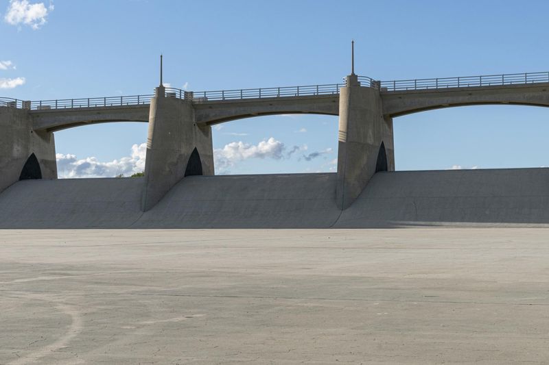 Los Angeles Concrete Arch Bridge: Blending in with the Urban Landscape