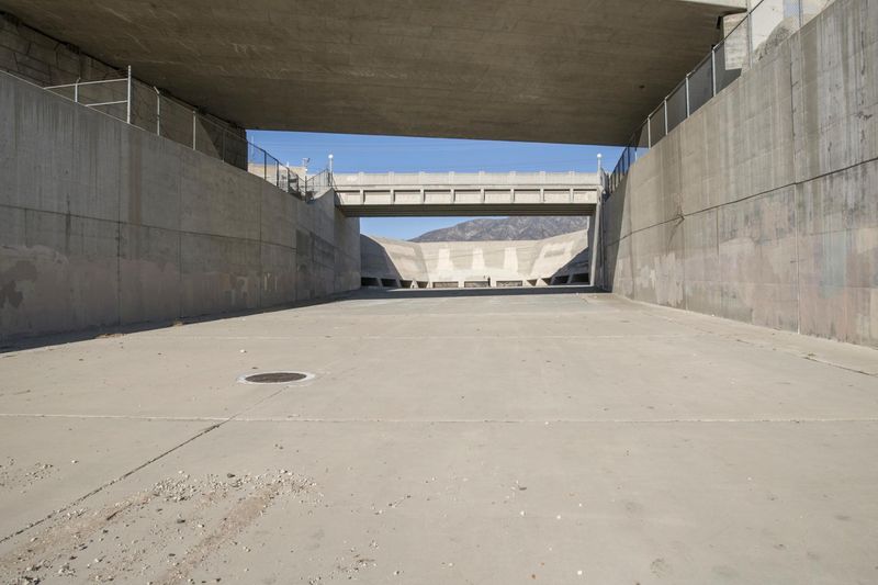 Los Angeles: Concrete Bridge and Industrial Landscape HDRi Maps and ...