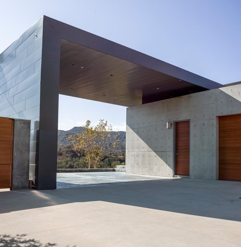 Los Angeles Concrete Garage: Modern Home HDRi Maps and Backplates