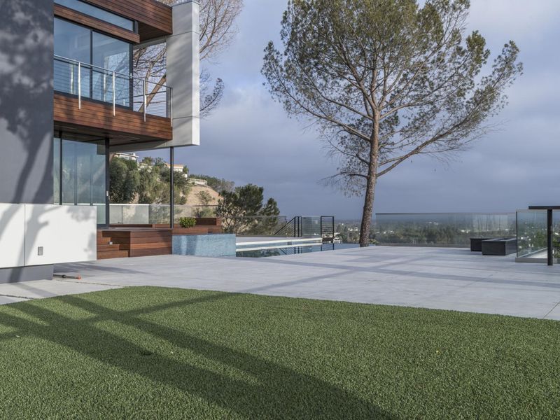 Los Angeles: A Day with Trees and a Grass Surface in the Backyard HDRi ...