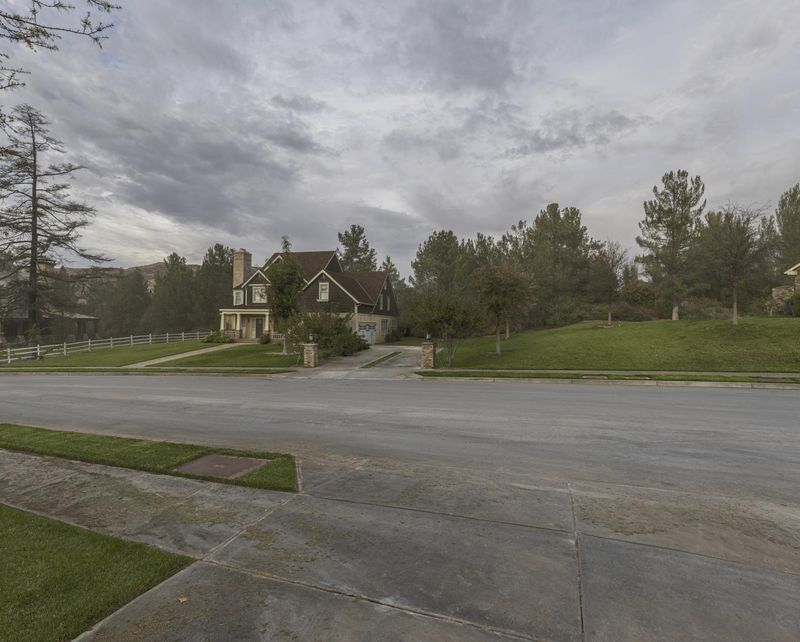 Los Angeles: A Gloomy Day in the Suburbs with Stunning Architecture ...