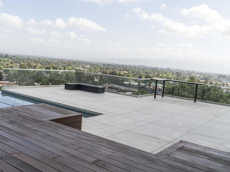 Modern Architecture Home in Los Angeles HDRi Maps and Backplates