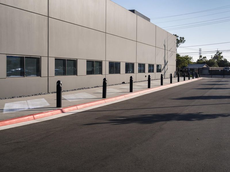 Los Angeles Public Space with Clear Sky HDRi Maps and Backplates