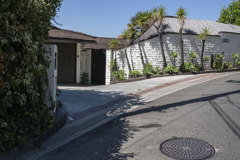 Los Angeles Real Estate: Homes and Buildings HDRi Maps and Backplates