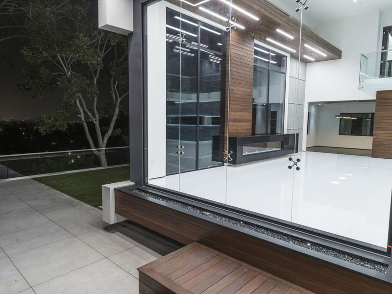 Luxurious Modern Home in Los Angeles, California HDRi Maps and Backplates